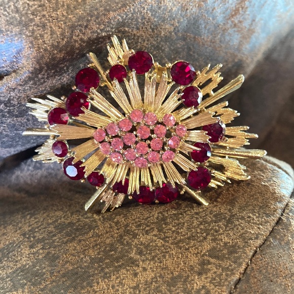 Lisner Jewelry | Jewelry | Vintage Lisner Pinbrooch | Poshmark